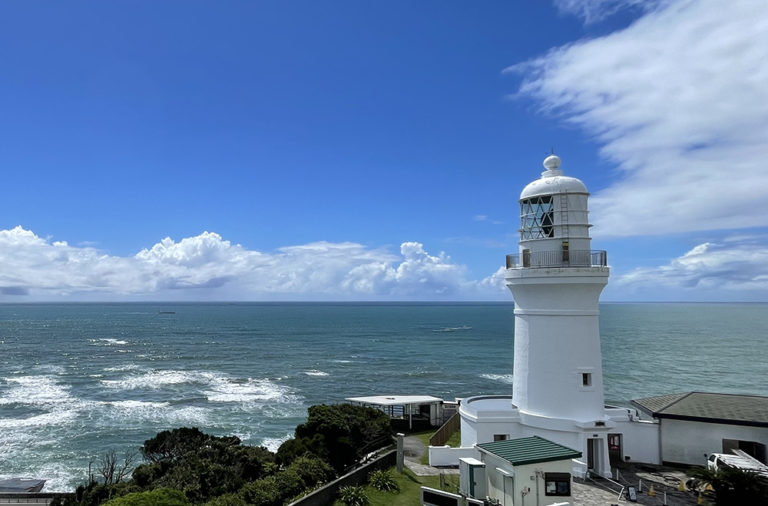 御前崎灯台 24時間ライブカメラ 岬の宿八潮（やしお）から配信中！！ - ZAZAmag.